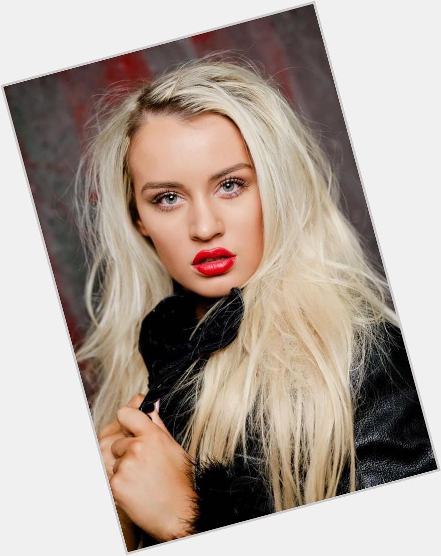 Aussie Amber | Official Site for Woman Crush Wednesday #WCW