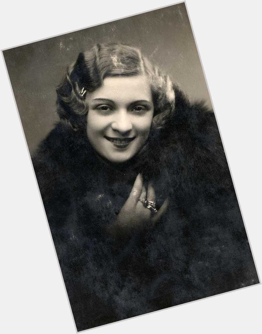 Manyi Kiss | Official Site for Woman Crush Wednesday #WCW