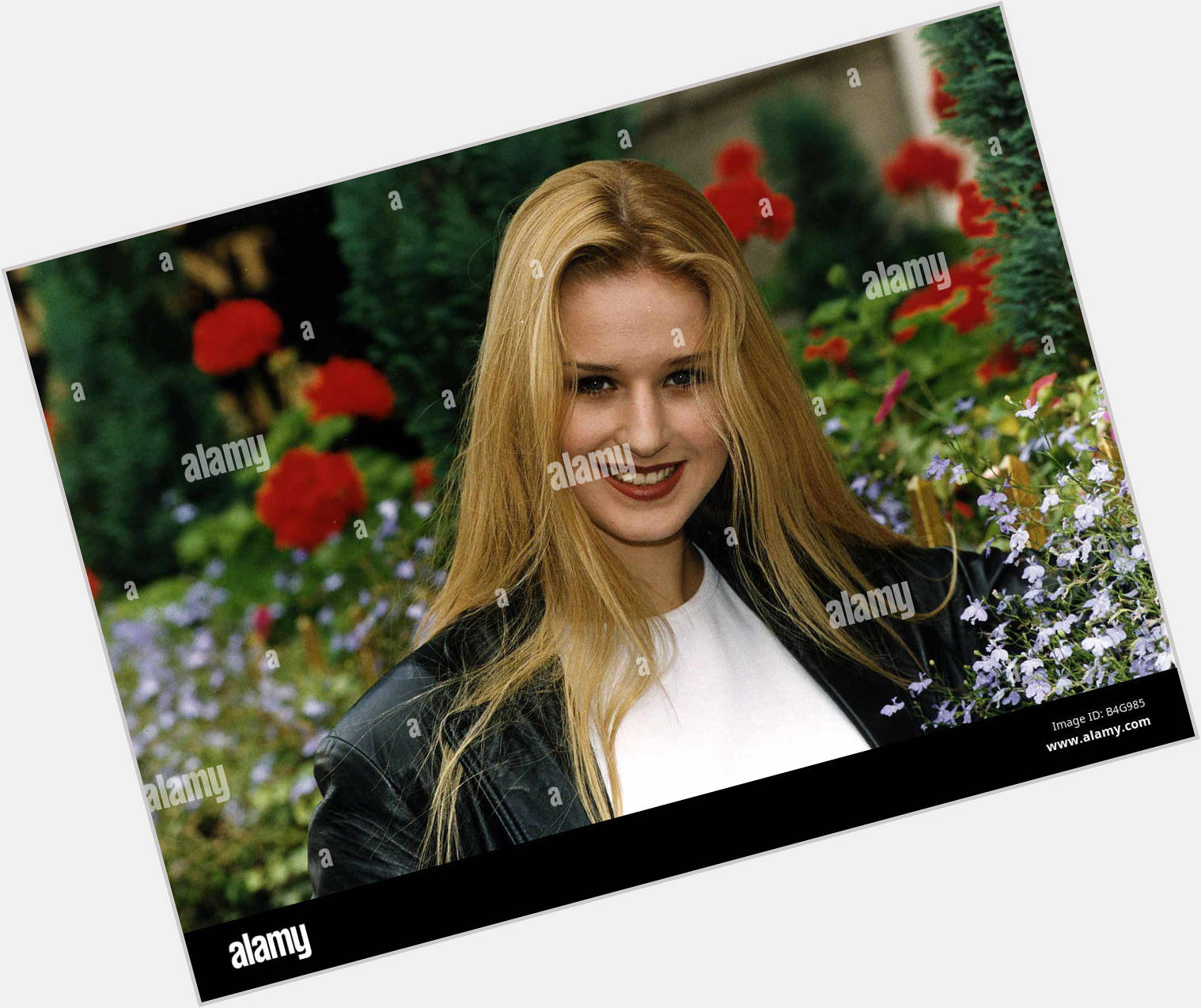 Simone Robertson | Official Site for Woman Crush Wednesday #WCW